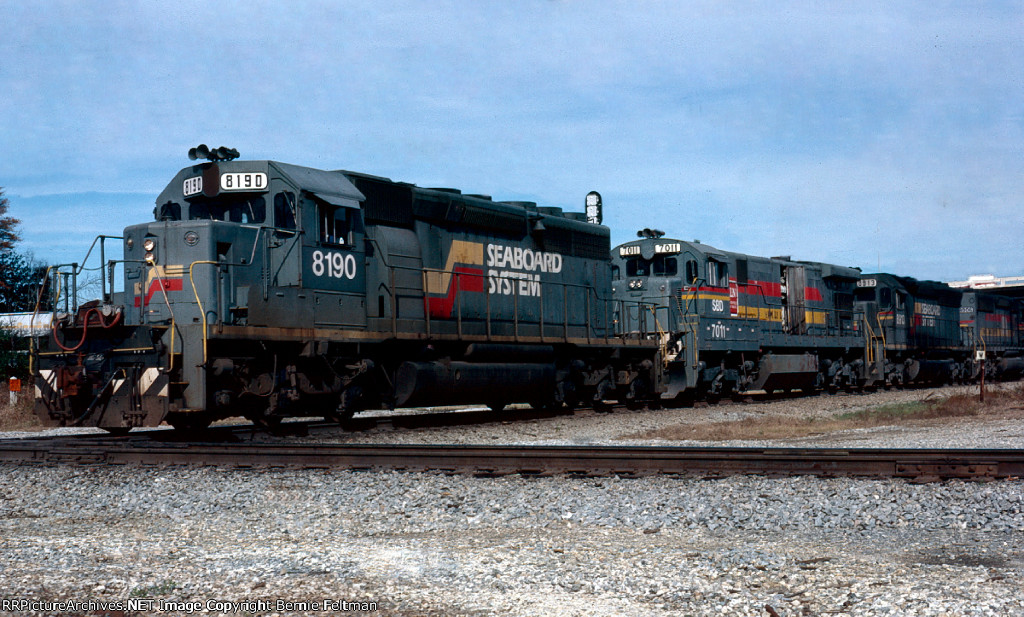 Seaboard System SD40-2 #8190, C30-7 #7011, SD45 #8913 & SD40-2 #8009 lead a Port of Mobile (AL ...